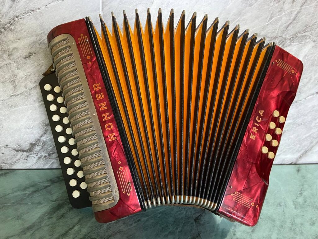 Gaita Ponto 8 Baixos – Hohner Erica – Germany – ACORDEONMANIA