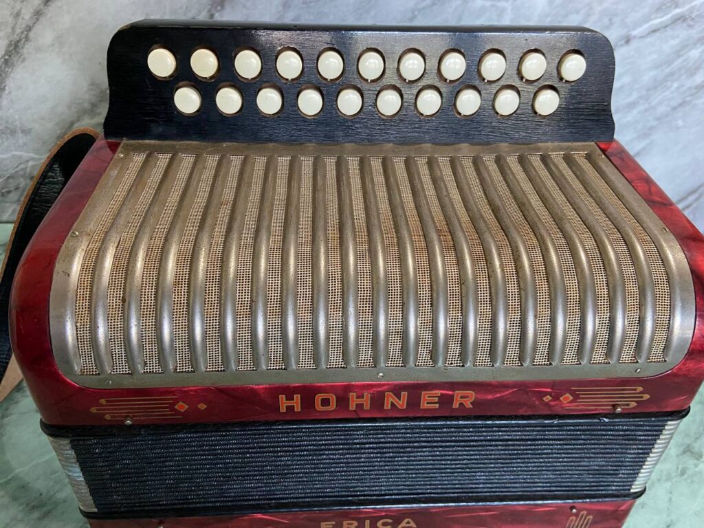 Gaita Ponto 8 Baixos – Hohner Erica – Germany – ACORDEONMANIA